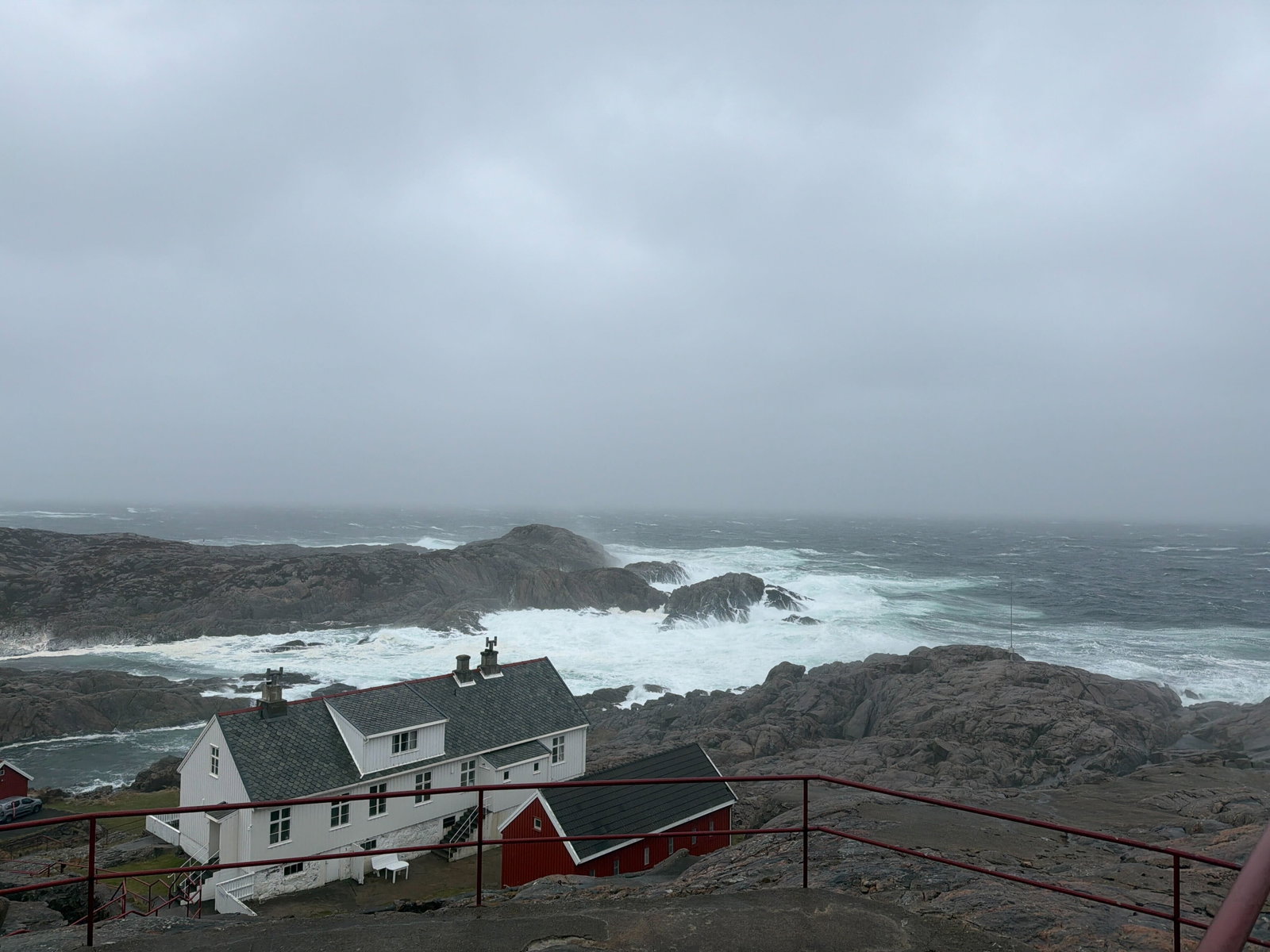 Kraftig vind på Lindesnes: - Hold dere unna kanten - Dagbladet